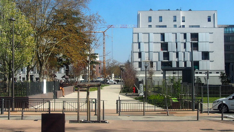 Lyon : les habitants de Mermoz et la "mise à neuf" de leur quartier