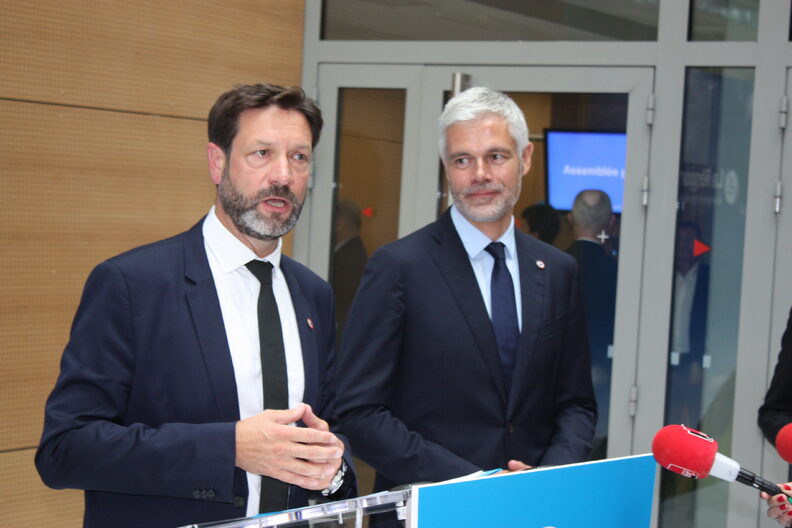 Erome clash royal arrived and was guided to go to the back